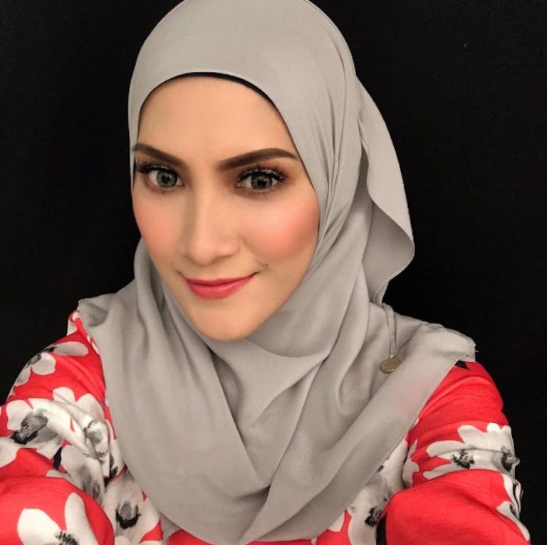Biodata Sherry Ibrahim, Artis Dengan Transformasi Hijab - Azhan.co