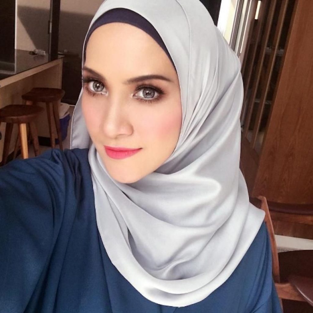 Biodata Sherry Ibrahim, Artis Dengan Transformasi Hijab - Azhan.co