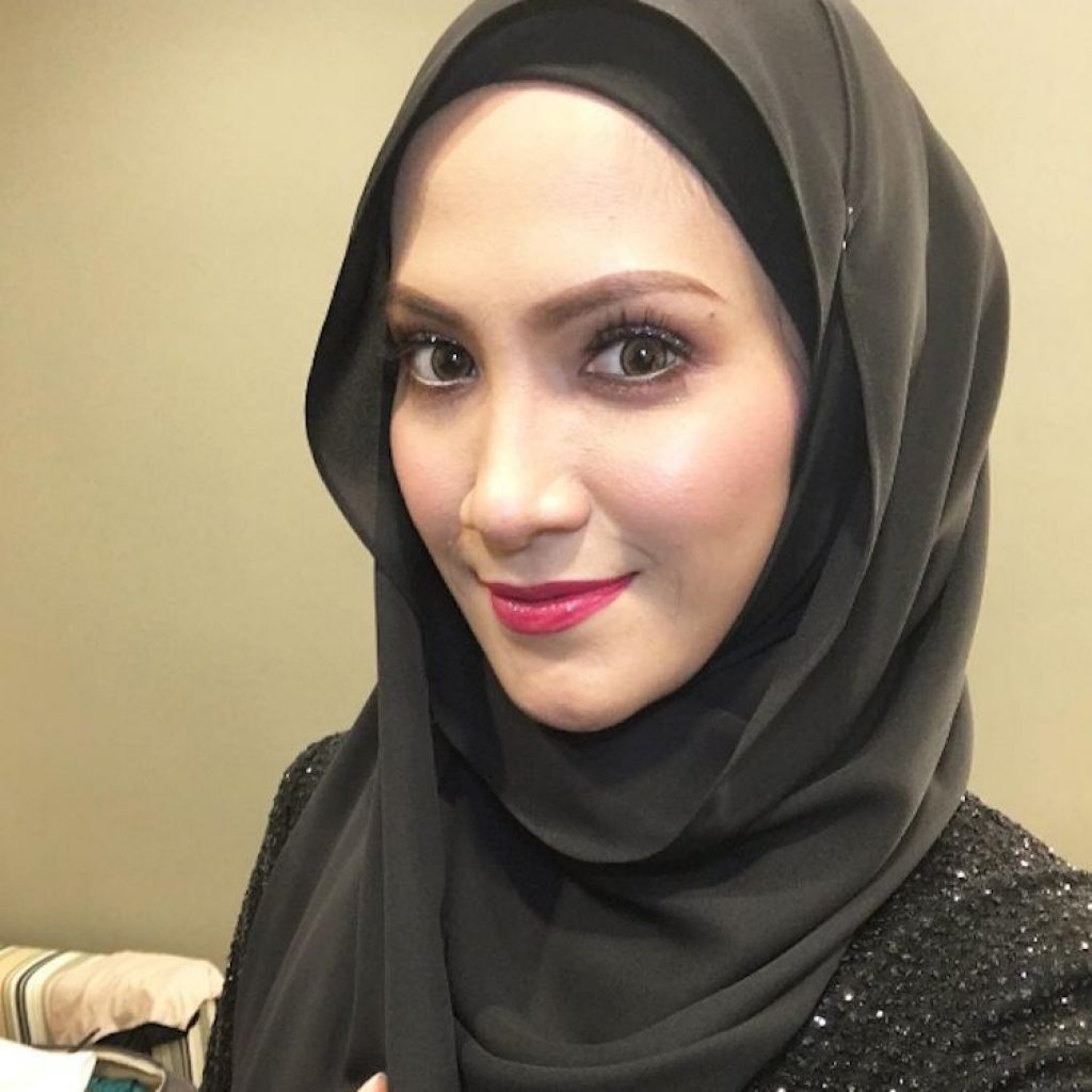 Biodata Sherry Ibrahim, Artis Dengan Transformasi Hijab - Azhan.co