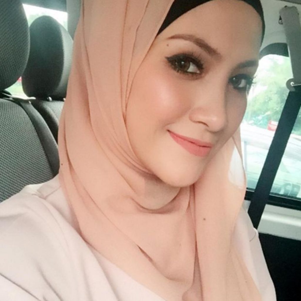 Biodata Sherry Ibrahim, Artis Dengan Transformasi Hijab - Azhan.co