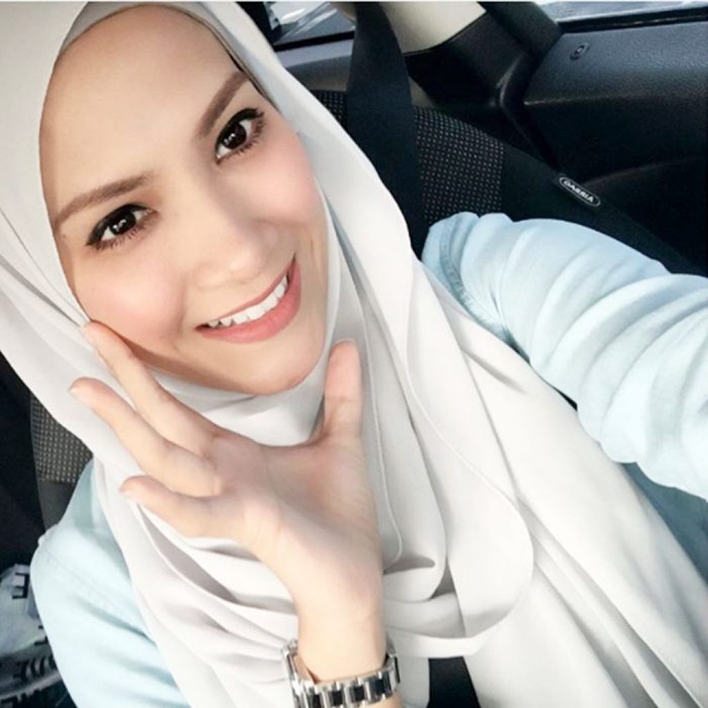 Biodata Sherry Ibrahim, Artis Dengan Transformasi Hijab - Azhan.co