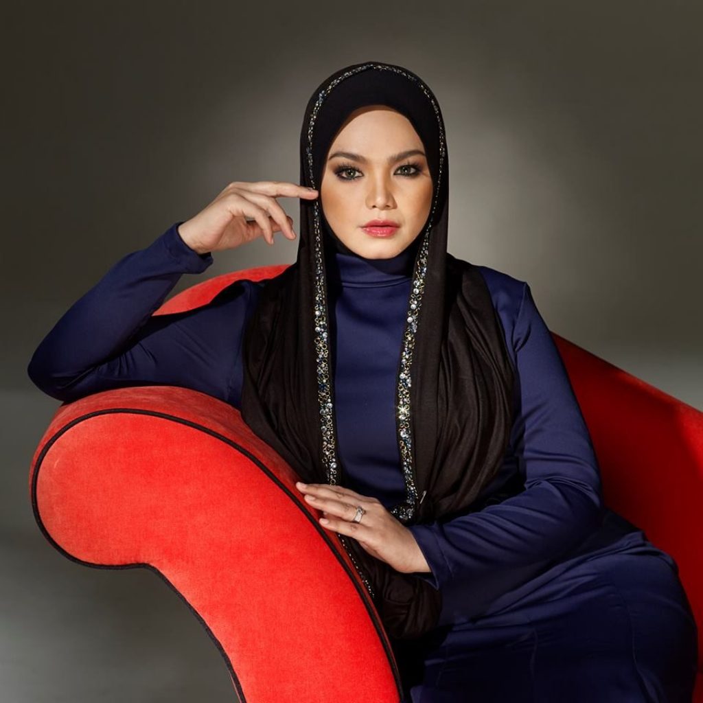 Biodata Siti Nurhaliza, Penyanyi Nombor Satu Malaysia | Azhan.co