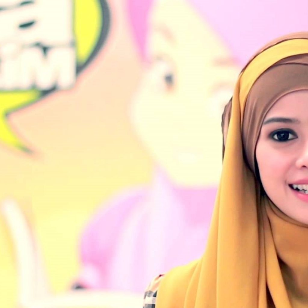 Biodata Heliza Helmi, Artis Terengganu Bermata Comel | Azhan.co