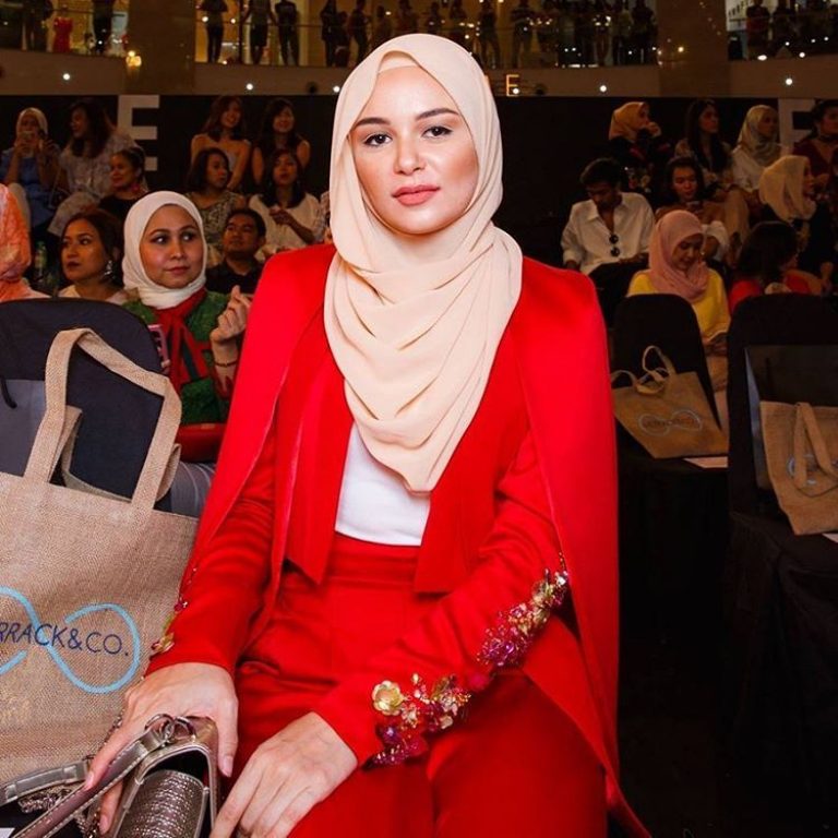 Biodata Sarah Hildebrand, Ikon Fesyen Berwajah Kacukan | Azhan.co