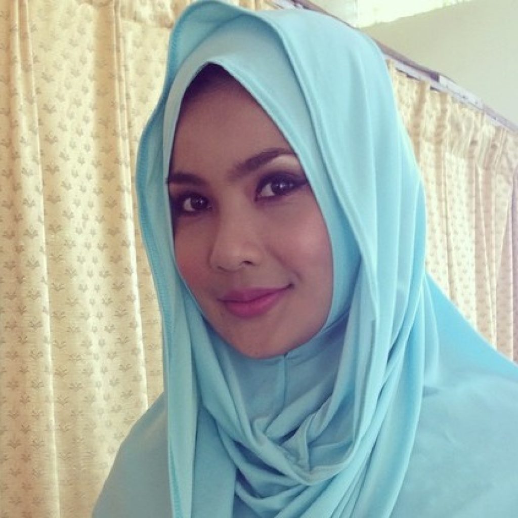 Biodata Adeline Tsen | Azhan.co