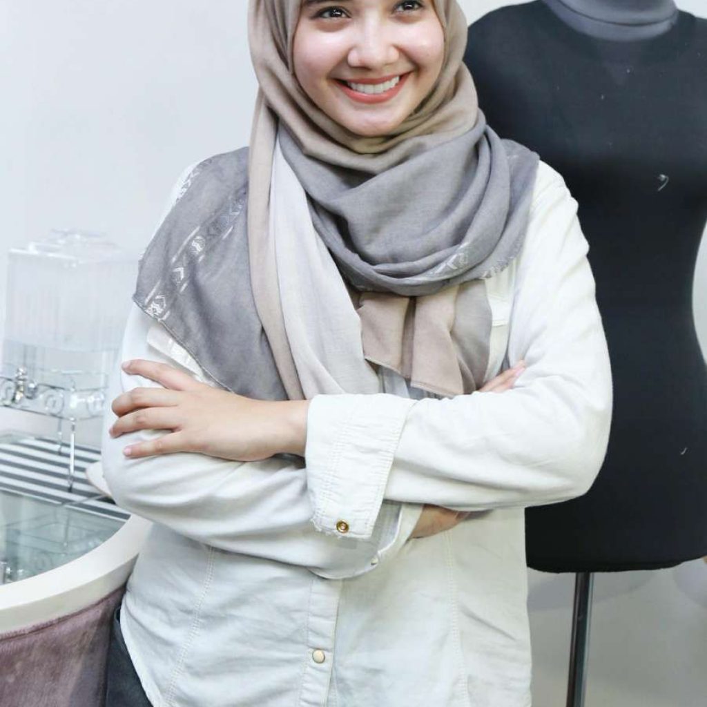 Biodata Zaskia Sungkar, Aktres Cantik Milik Irwansyah - Azhan.co Biodata Zaskia Sungkar, Aktres Cantik Milik Irwansyah - Azhan.co