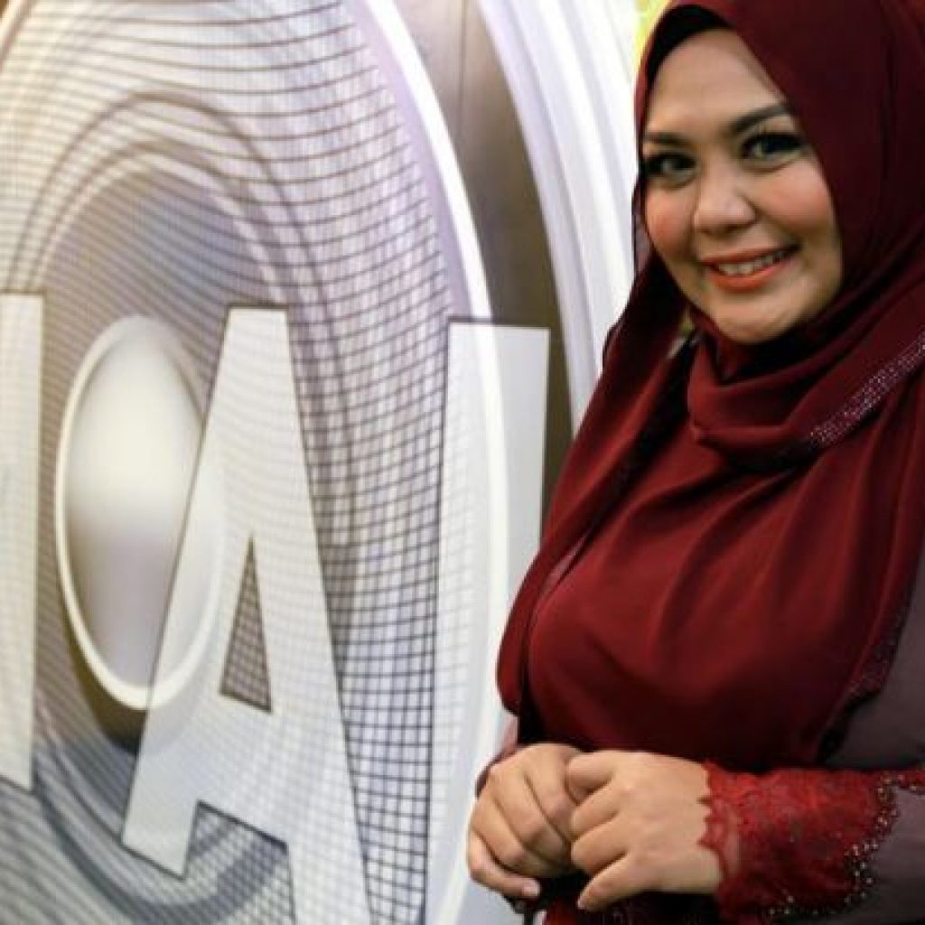 Biodata Zulin Aziz, Penyampai Radio dan Pelawak Wanita Berbakat - Azhan.co