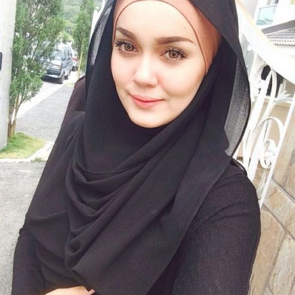 Biodata Uqasha Senrose, Artis Cantik Dari Kelantan | Azhan.co