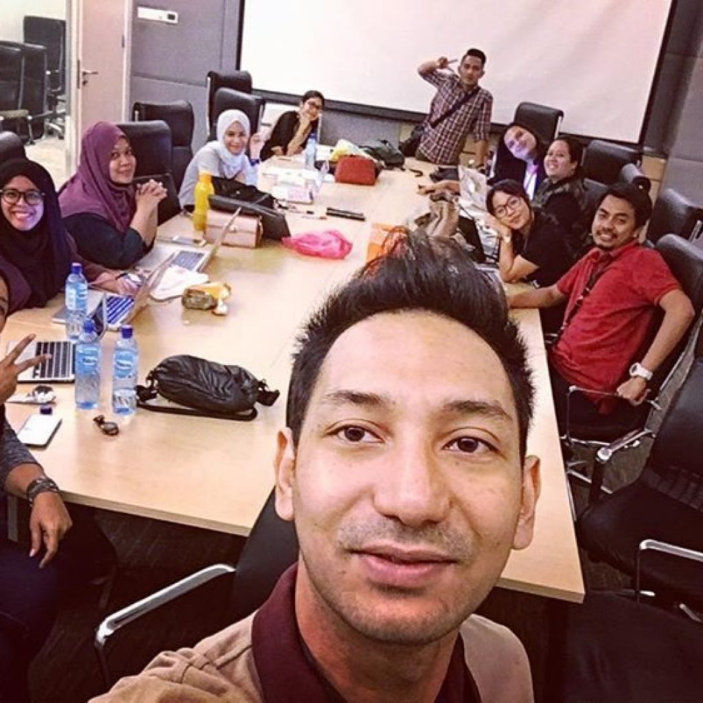 Biodata Zizan Razak, Pelawak Yang Versatil | Azhan.co