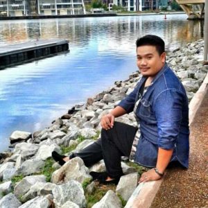 Biodata Azmi Saat, Vokalis Caliph Buskers - Azhan.co