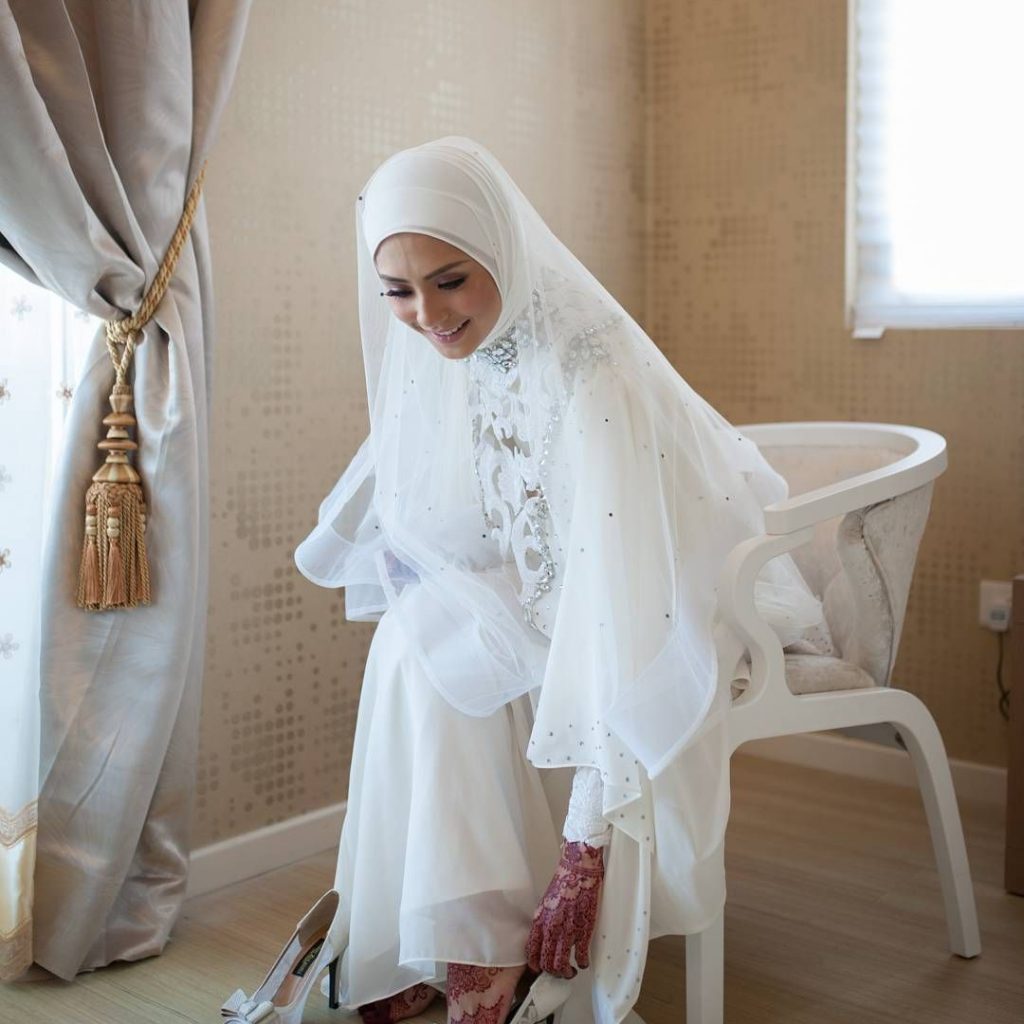 Biodata Eleena Sui, Artis Cantik Yang Baru Menamatkan Zaman Bujang ...