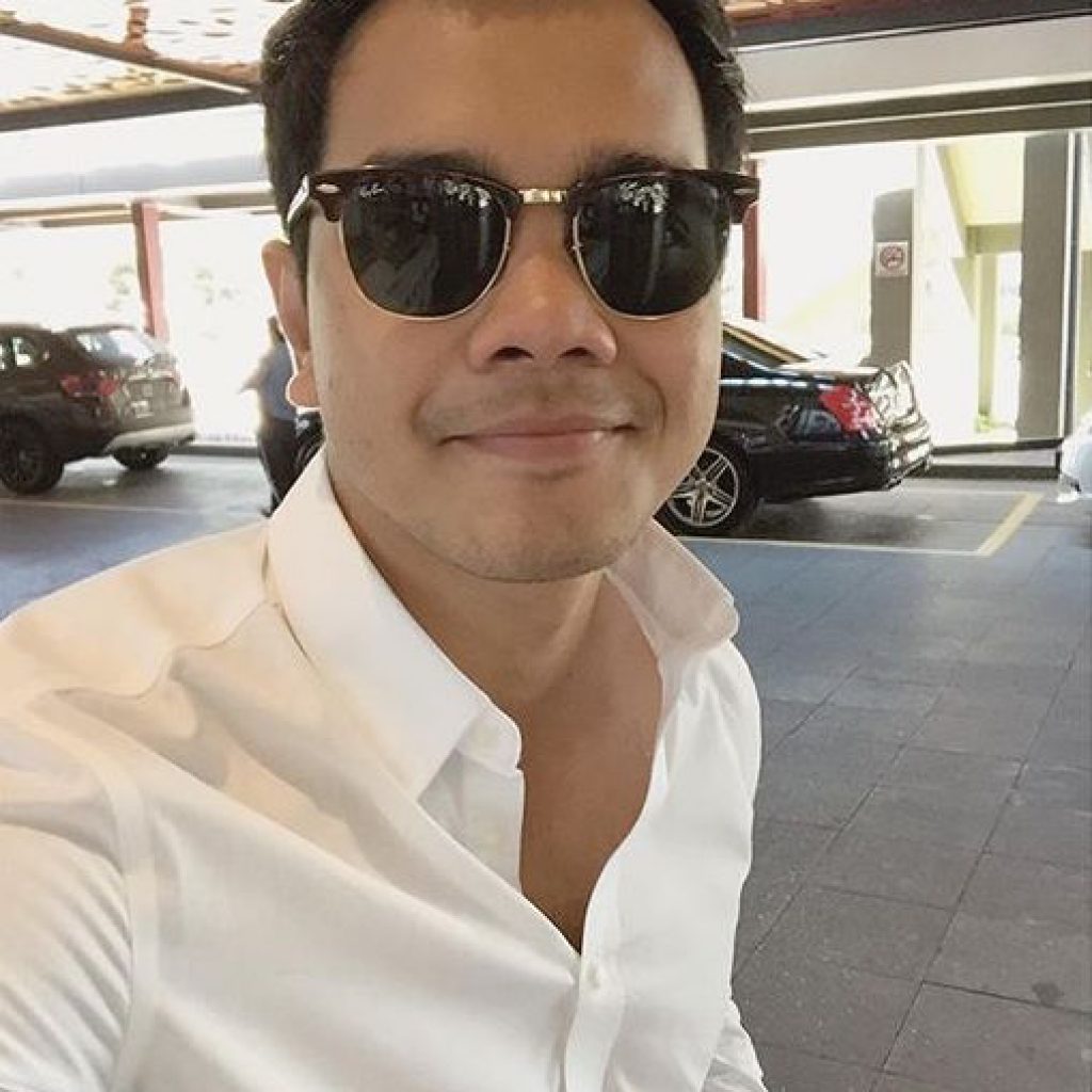 Biodata Alif Satar, Penyanyi Versatil Popular - Azhan.co