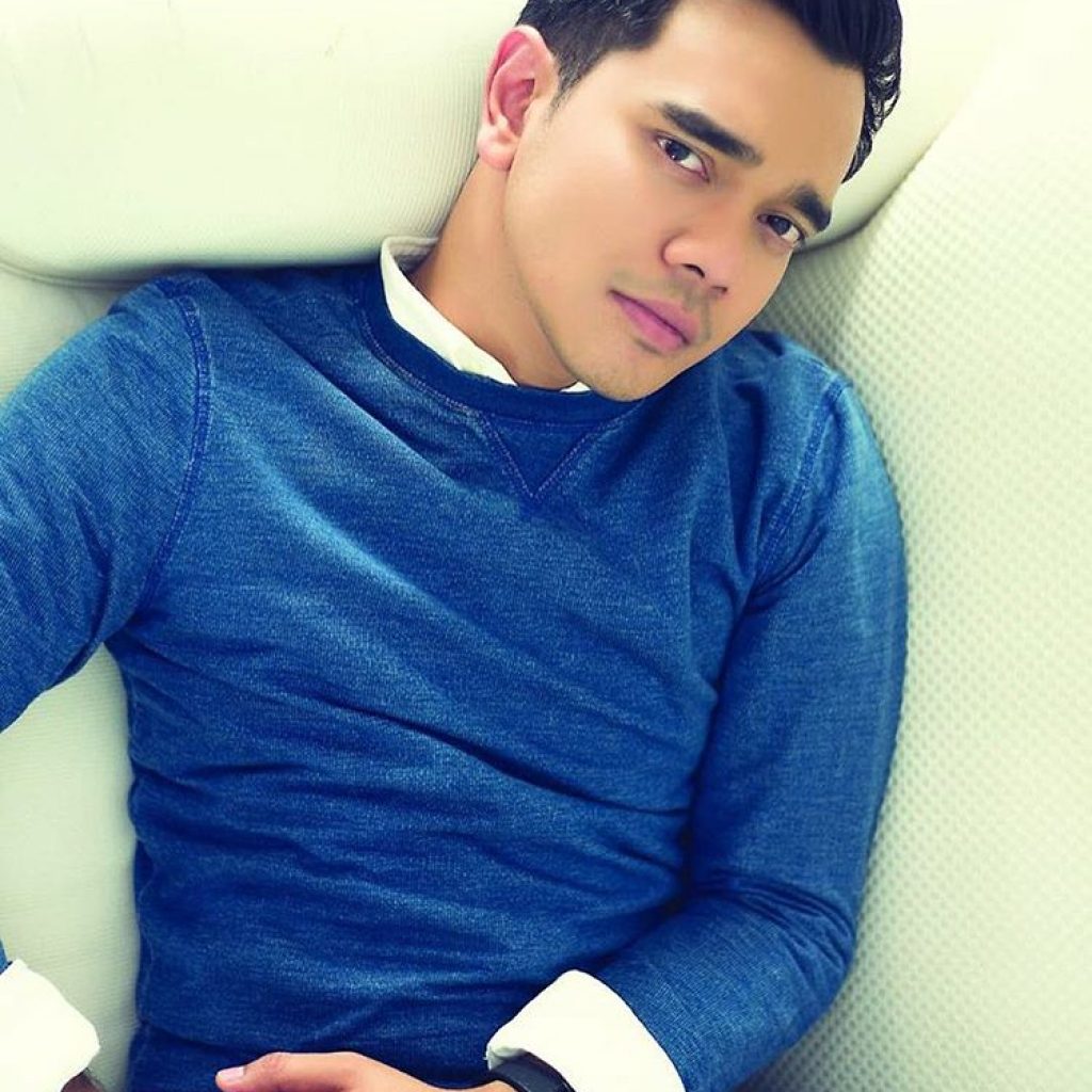 Biodata Alif Satar, Penyanyi Versatil Popular - Azhan.co