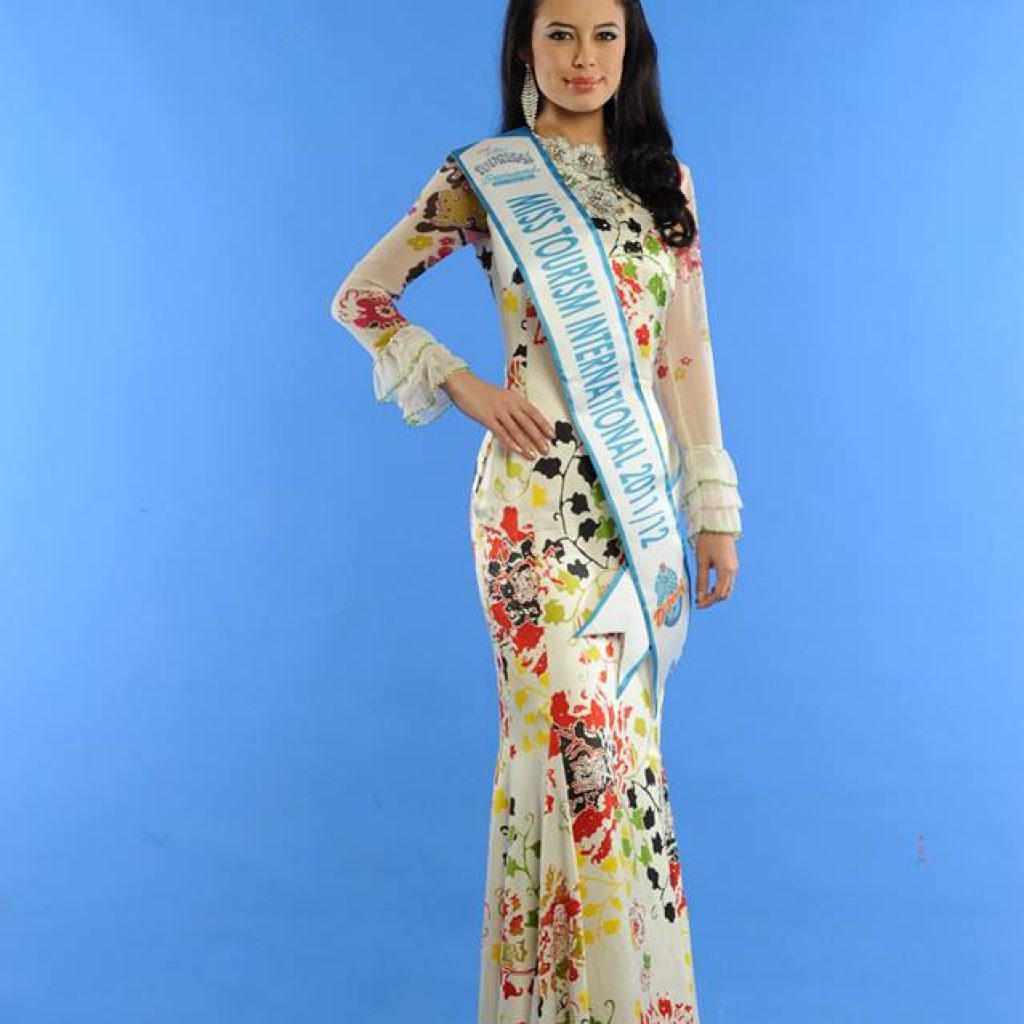 Biodata Gabriella Robinson, Suri Hati Hans Isaac | Azhan.co