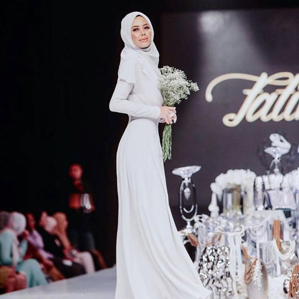 Biodata Gabriella Robinson, Suri Hati Hans Isaac | Azhan.co