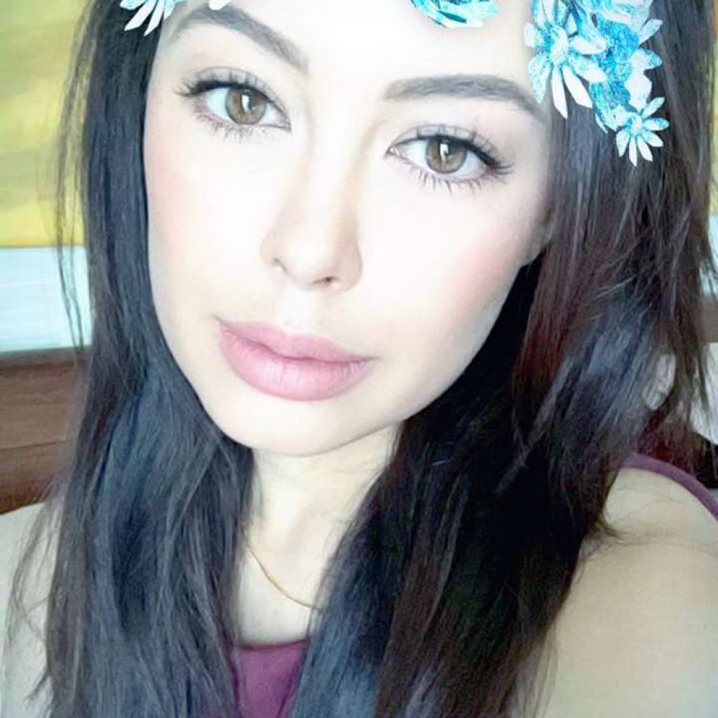 Biodata Gabriella Robinson, Suri Hati Hans Isaac | Azhan.co