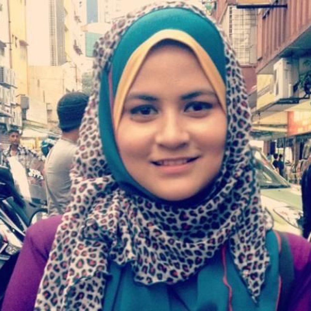 Biodata Ana Raffali, Artis Dengan Trademark Berbaju Kurung | Azhan.co