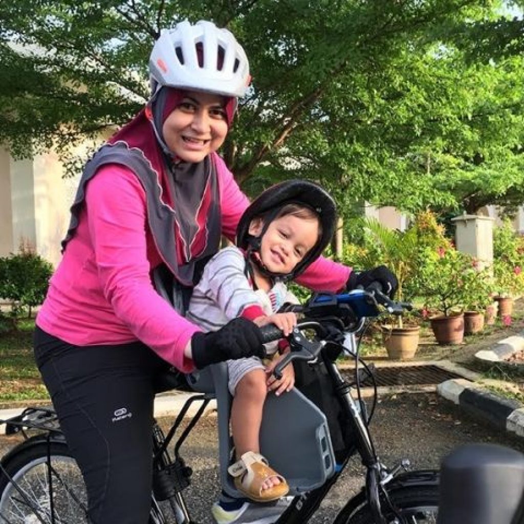 Biodata Ana Raffali, Artis Dengan Trademark Berbaju Kurung | Azhan.co