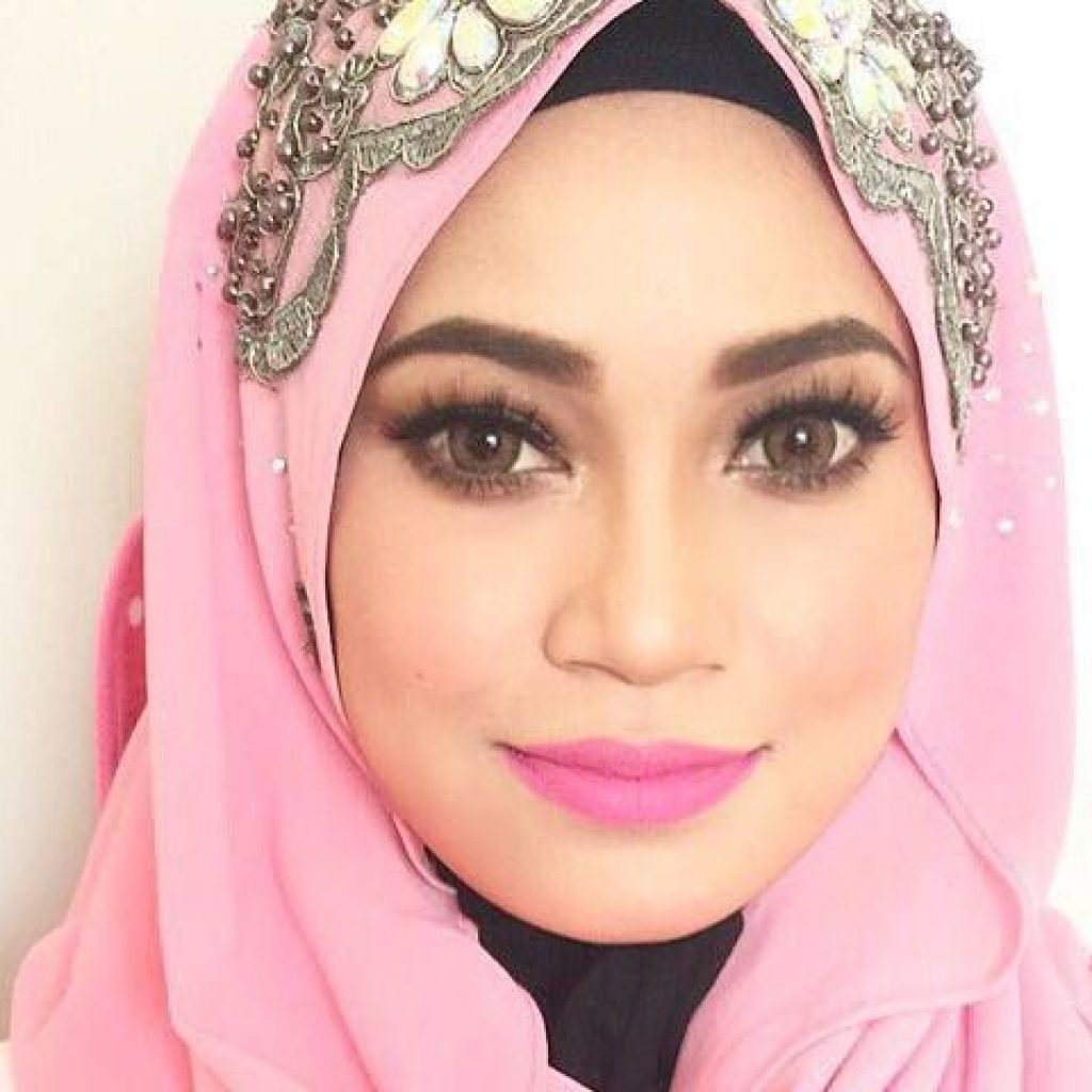 Biodata Fara Mendoza, Pelakon Yang Kontroversi | Azhan.co