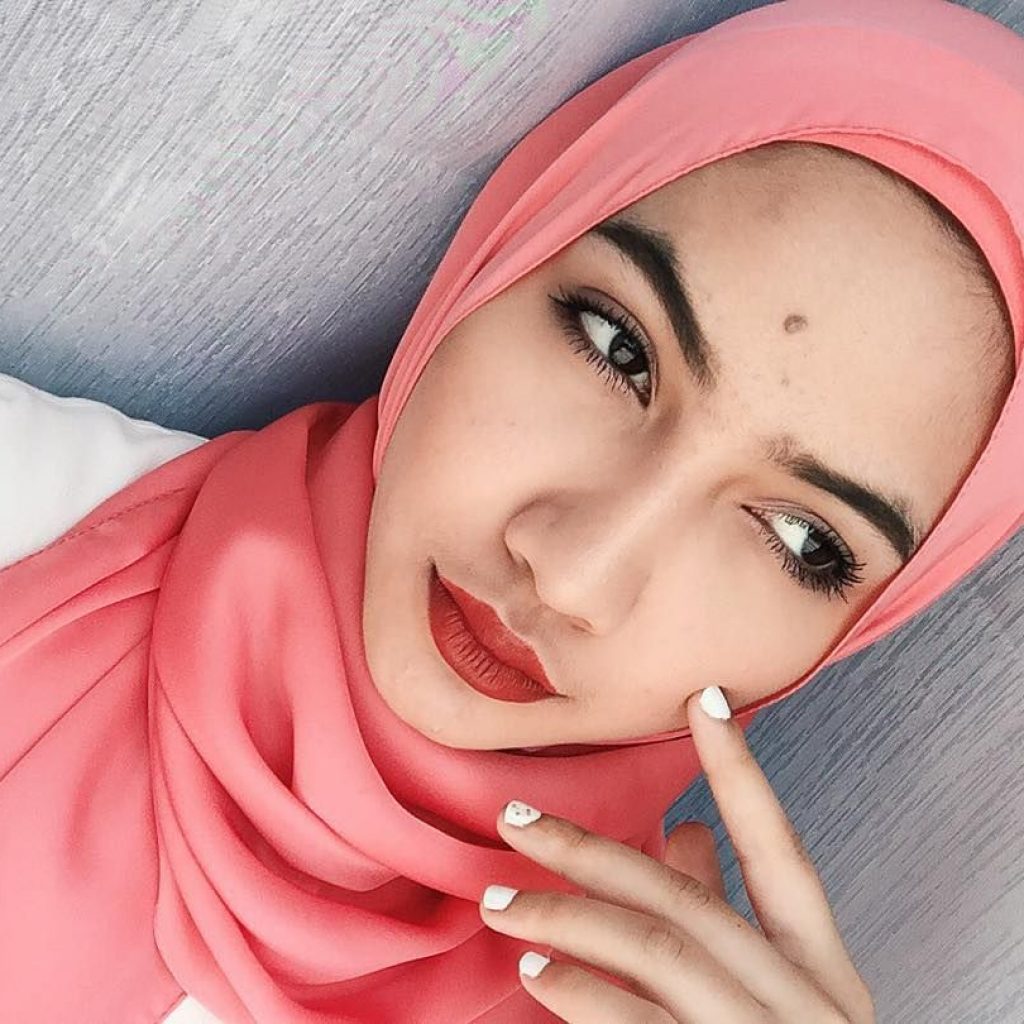 Biodata Aishah Azman, Pelakon Baru Meningkat Naik | Azhan.co