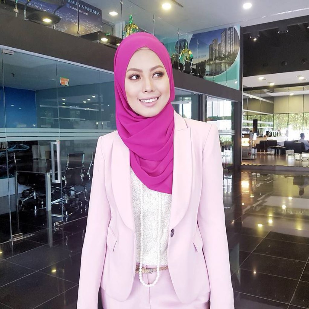 Biodata Azar Azmi, Pelakon Kelahiran Dewi Remaja | Azhan.co