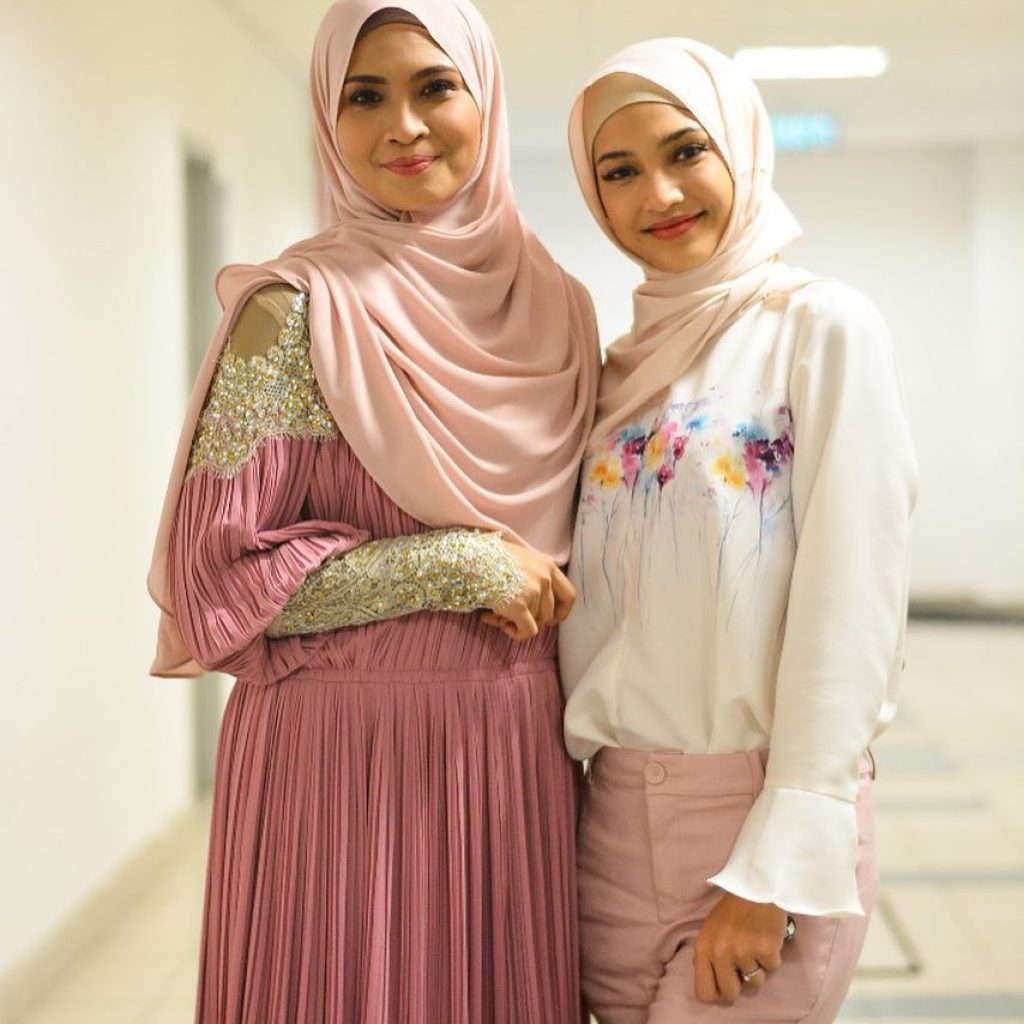 Gambar Atikah Suhaime Cantik Bertudung | Azhan.co