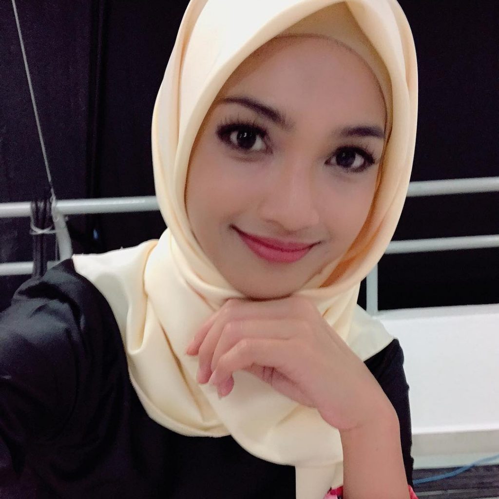 Gambar Atikah Suhaime Cantik Bertudung | Azhan.co