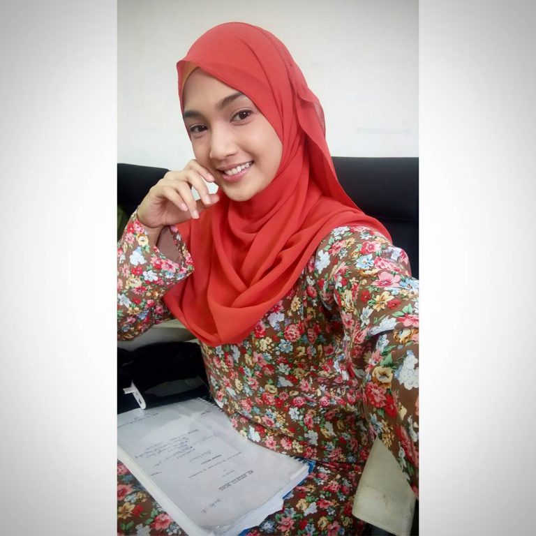 Gambar Atikah Suhaime Cantik Bertudung | Azhan.co