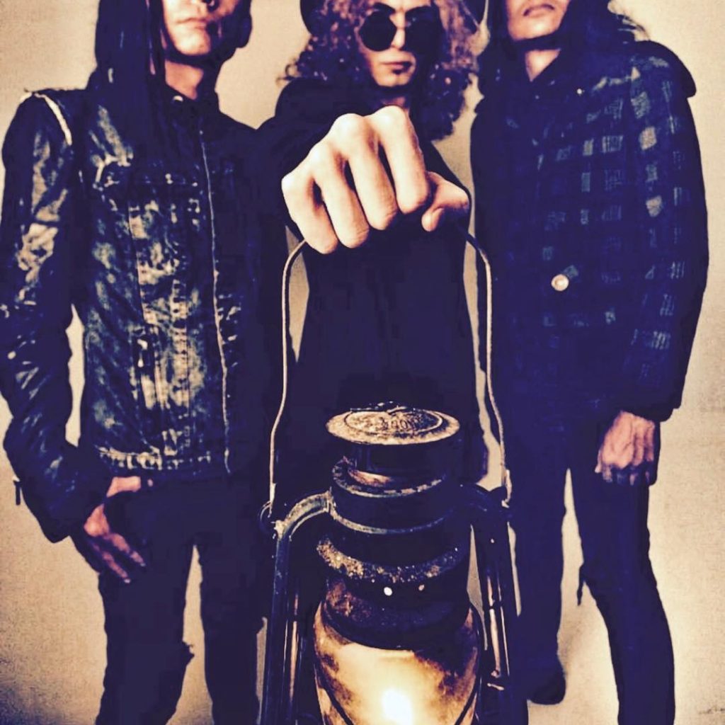 Biodata Aweera, Kembali Dengan Band Pelita Lusoh | Azhan.co