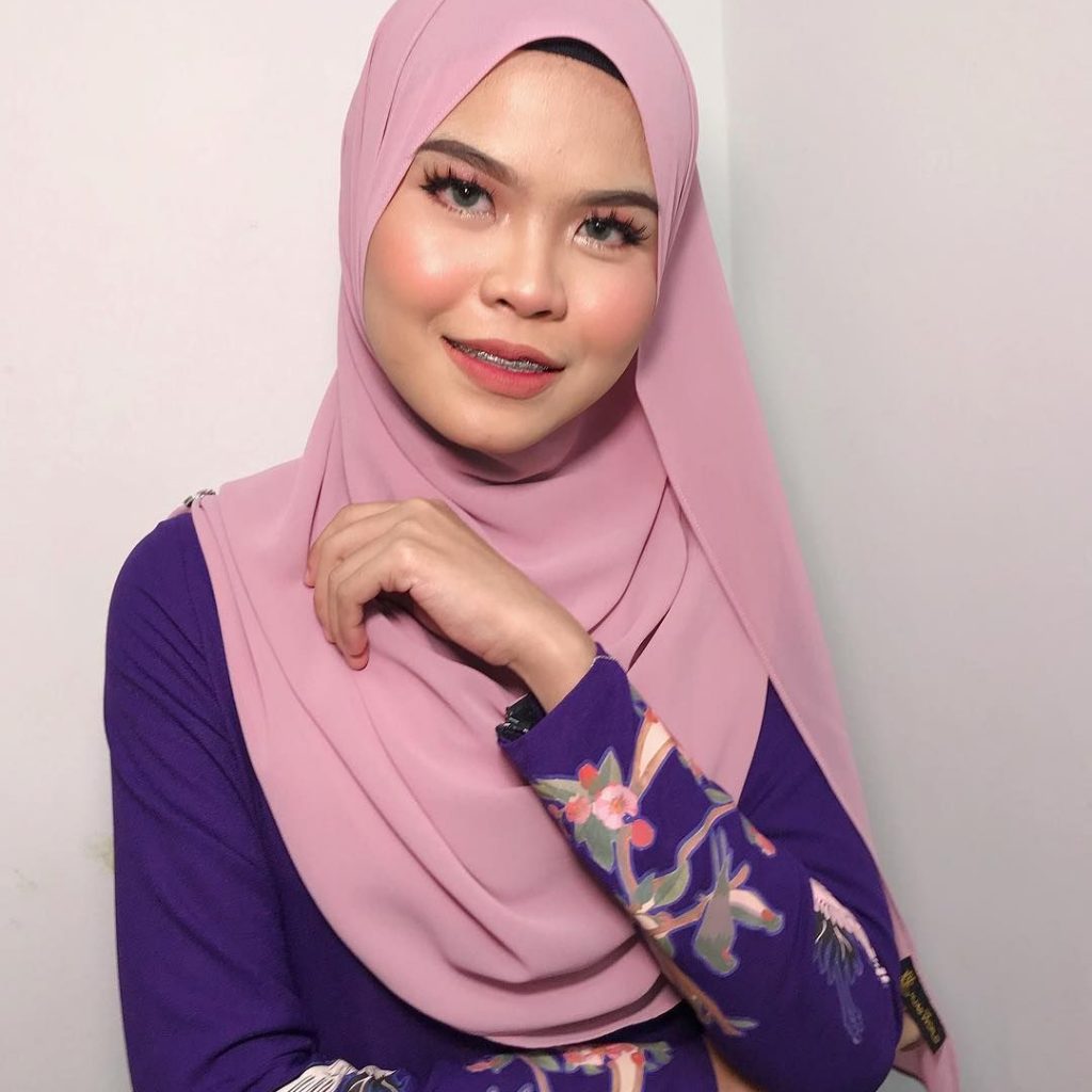 Biodata Wani Syaz, Penyanyi Bersuara Lunak | Azhan.co