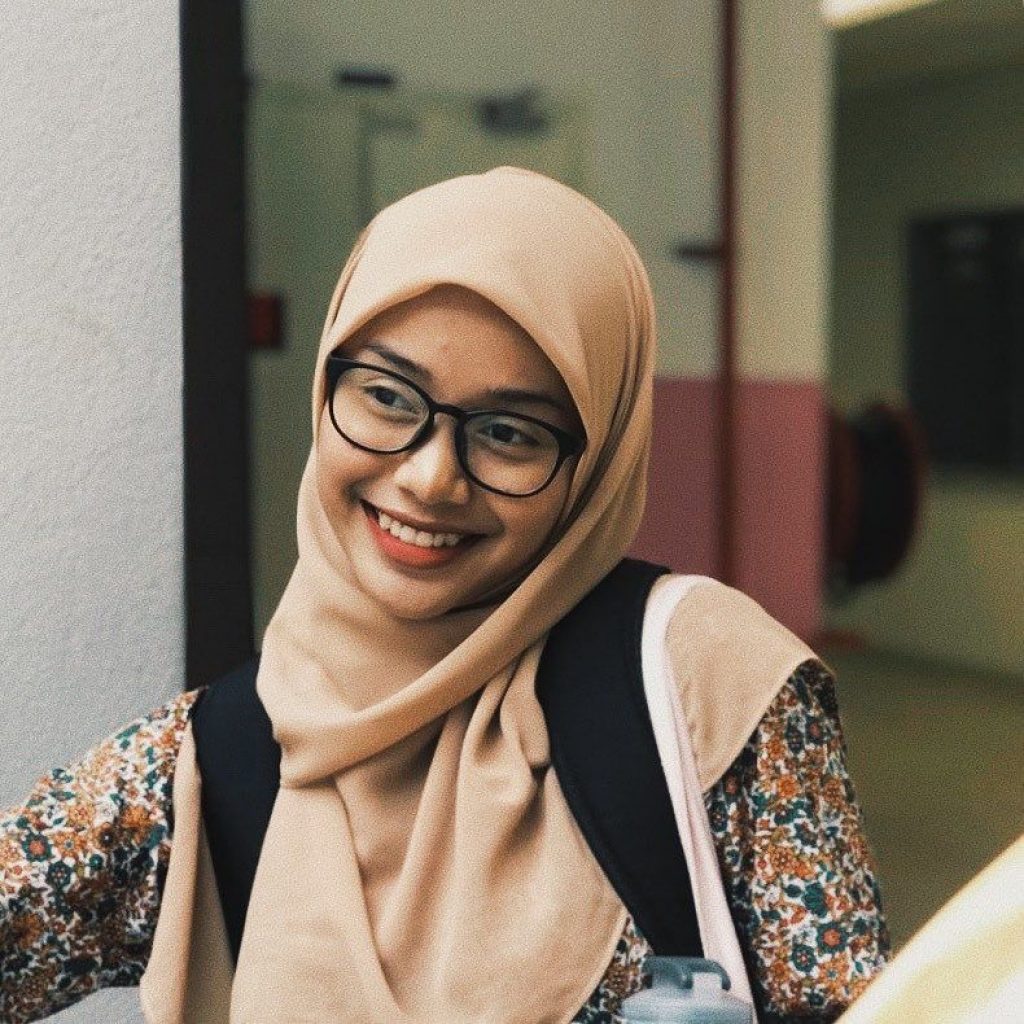 Biodata Bunga Isme, Rapper Bertudung Pertama Malaysia | Azhan.co