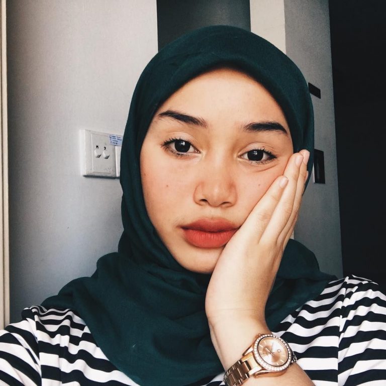 Biodata Bunga Isme, Rapper Bertudung Pertama Malaysia | Azhan.co